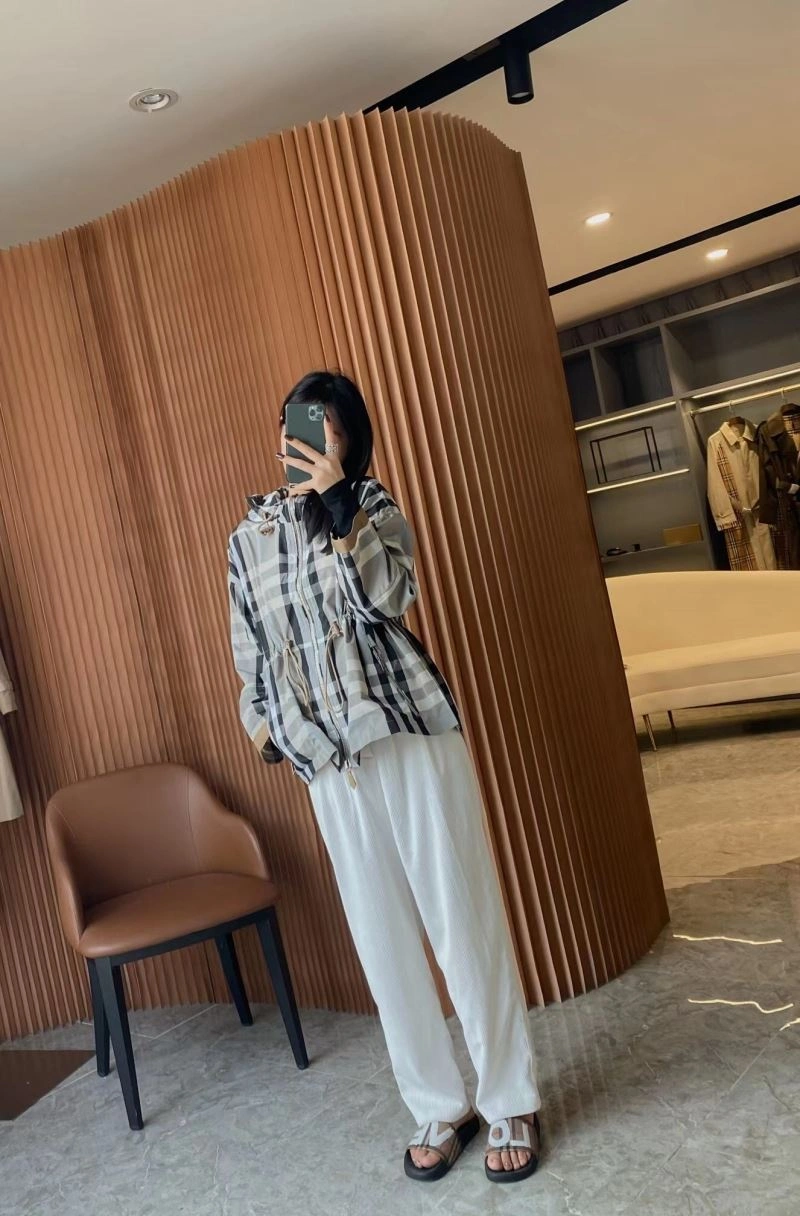 Official Burberry Outwear