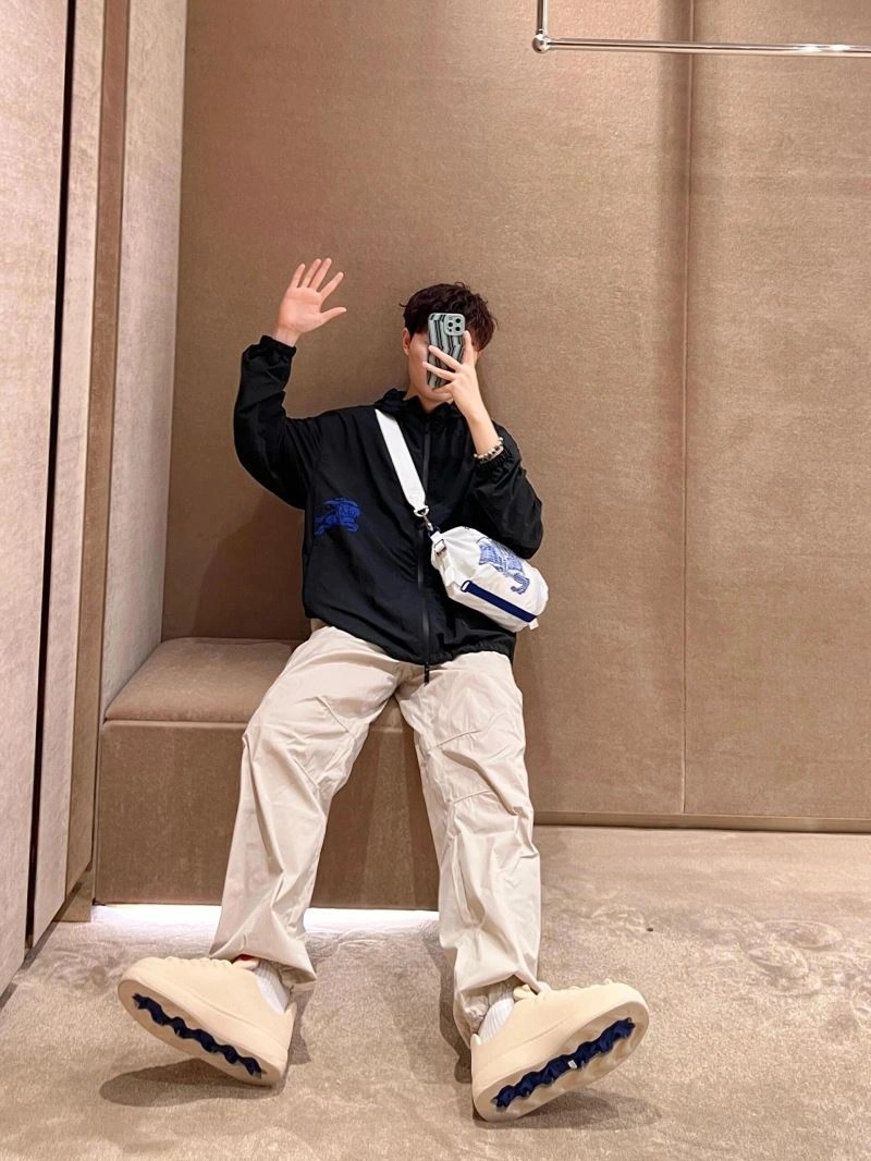 Accurate model Burberry Outwear