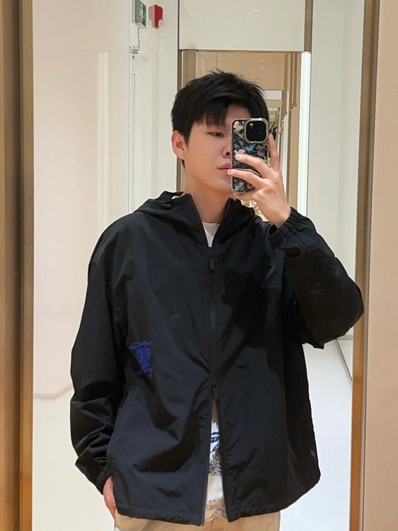 Accurate model Burberry Outwear