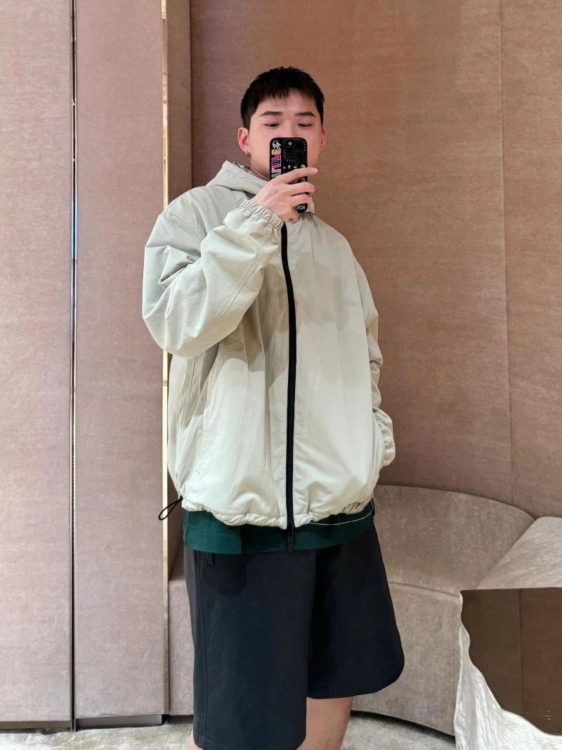 Low-cost Burberry Outwear