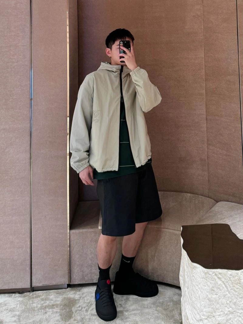 Low-cost Burberry Outwear