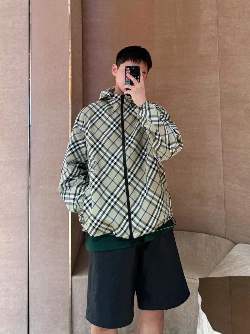 Low-cost Burberry Outwear