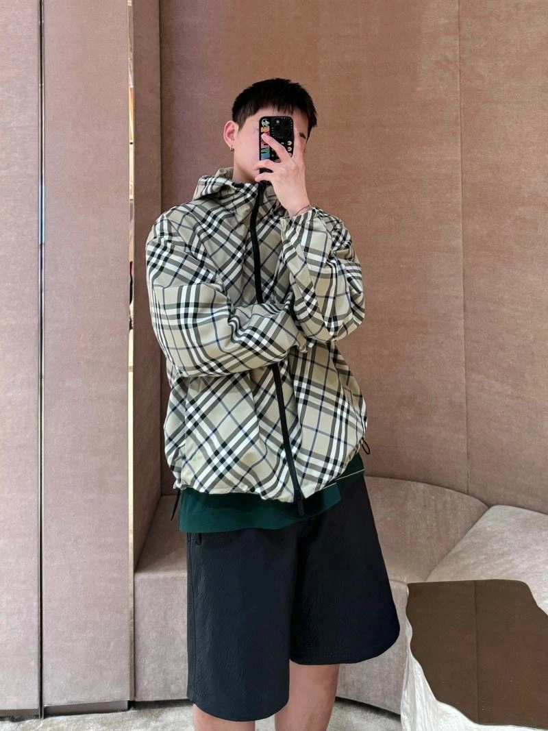 Low-cost Burberry Outwear