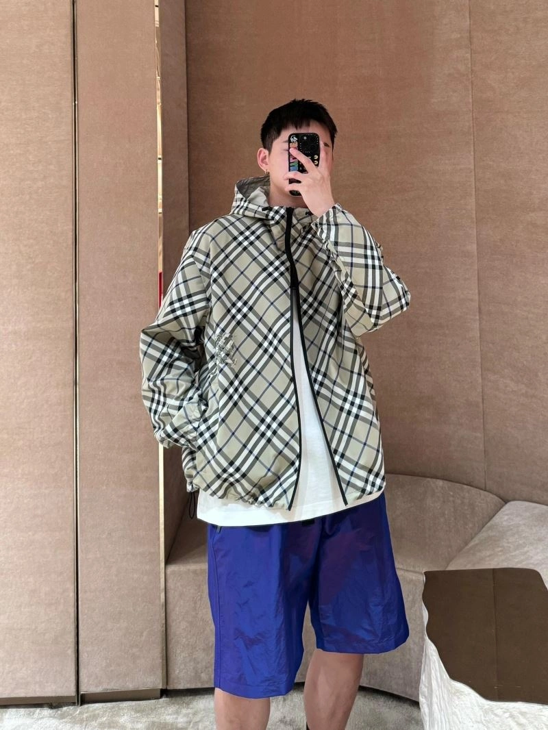 Low-cost Burberry Outwear