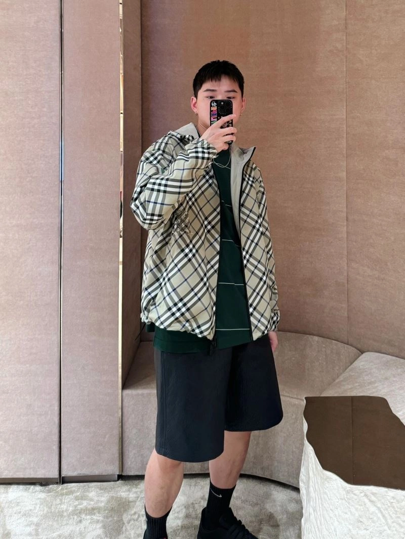 Low-cost Burberry Outwear