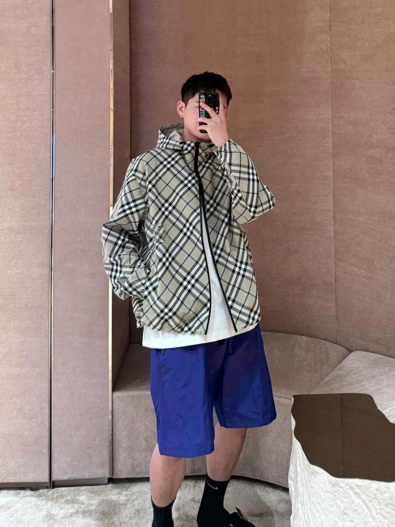 Low-cost Burberry Outwear