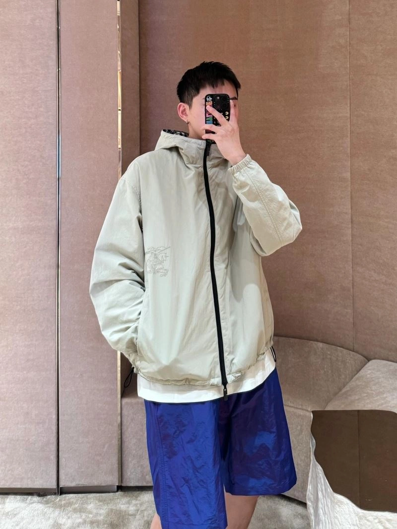 Low-cost Burberry Outwear