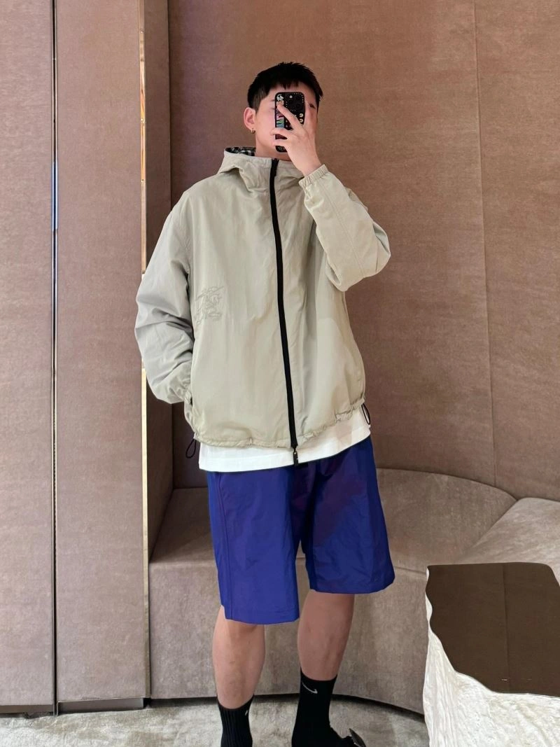 Low-cost Burberry Outwear