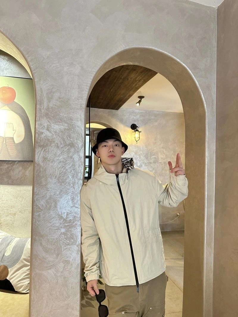 Accurate model Burberry Outwear