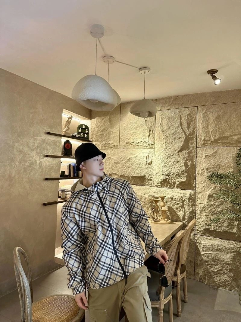 Accurate model Burberry Outwear