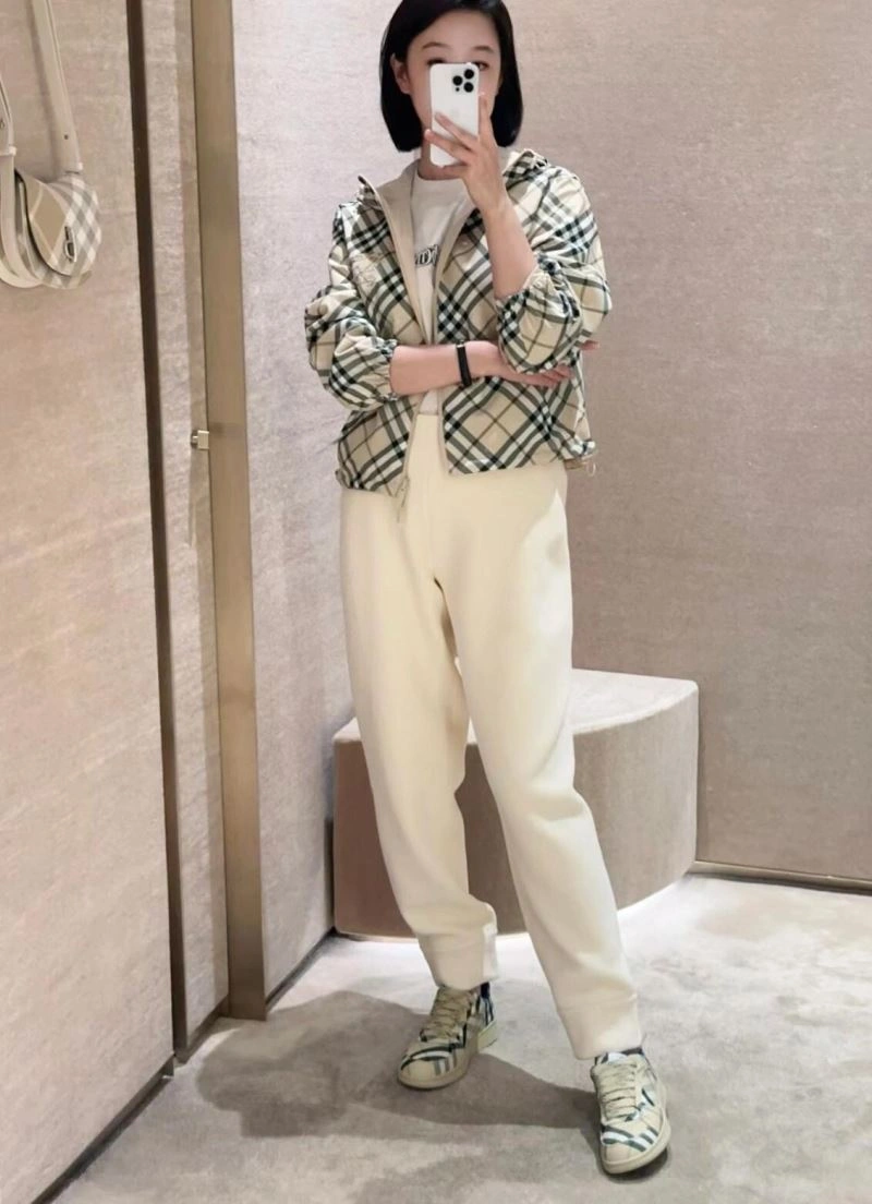 Discounted Burberry Outwear