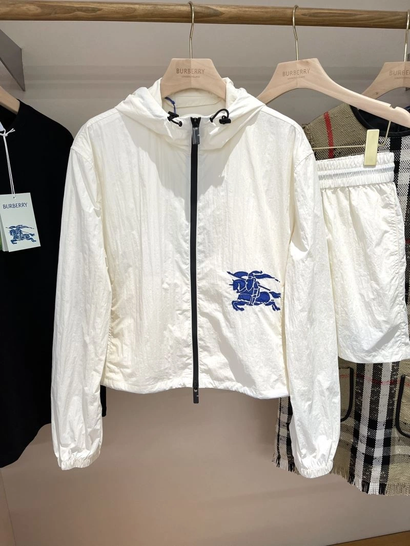 Bargain Burberry Outwear