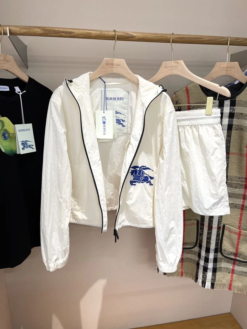 Bargain Burberry Outwear