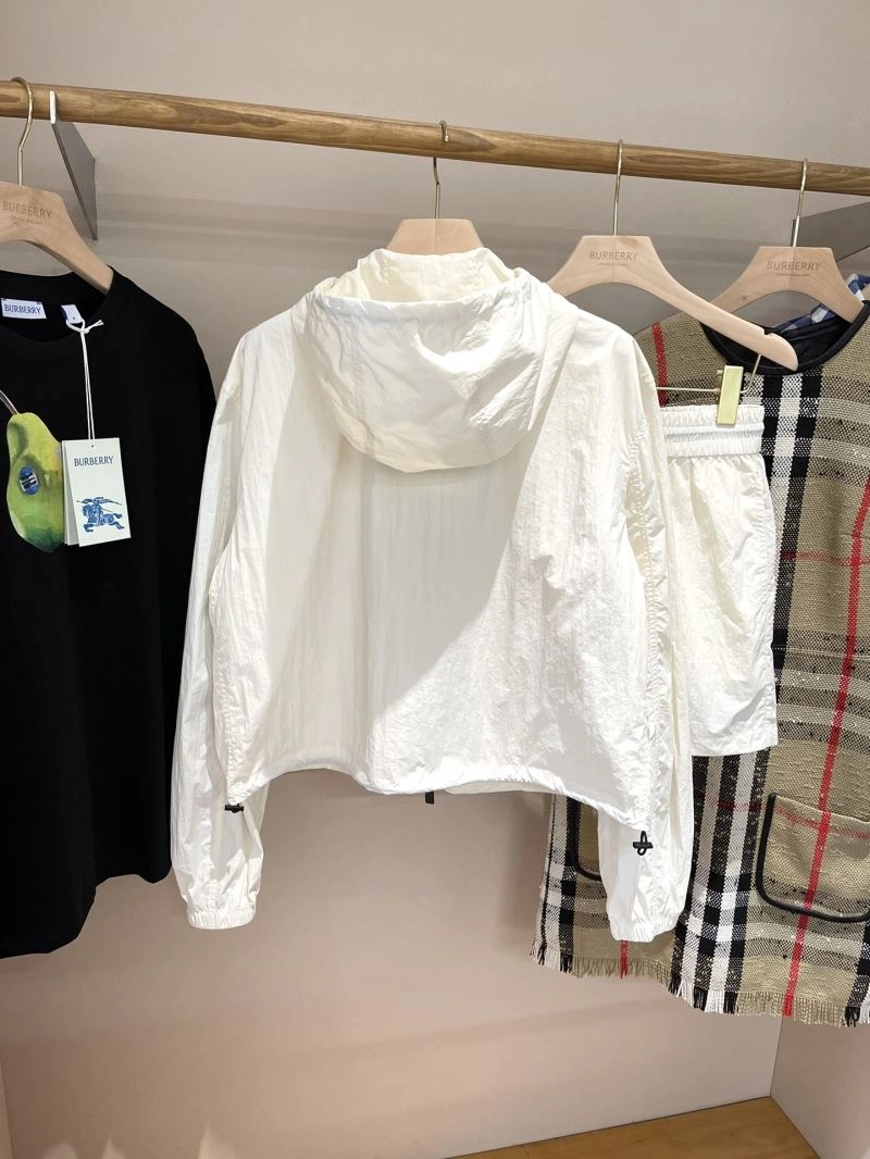 Bargain Burberry Outwear