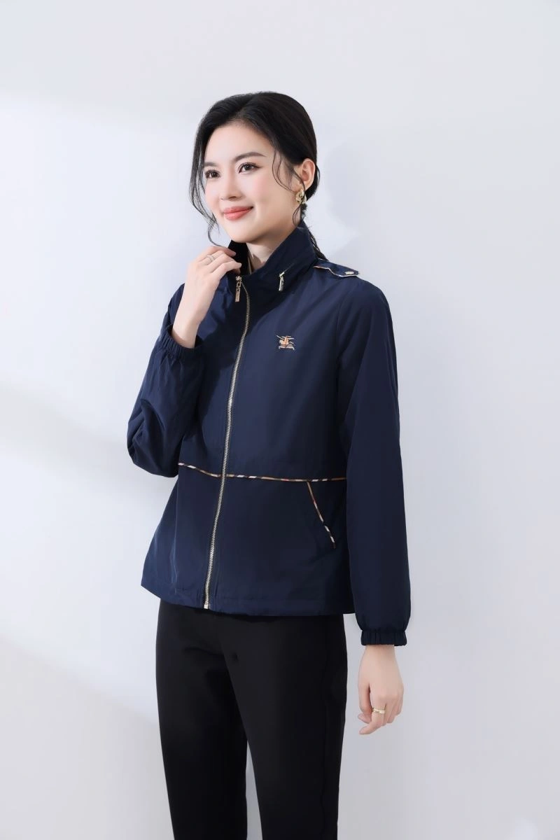 Bargain Burberry Outwear