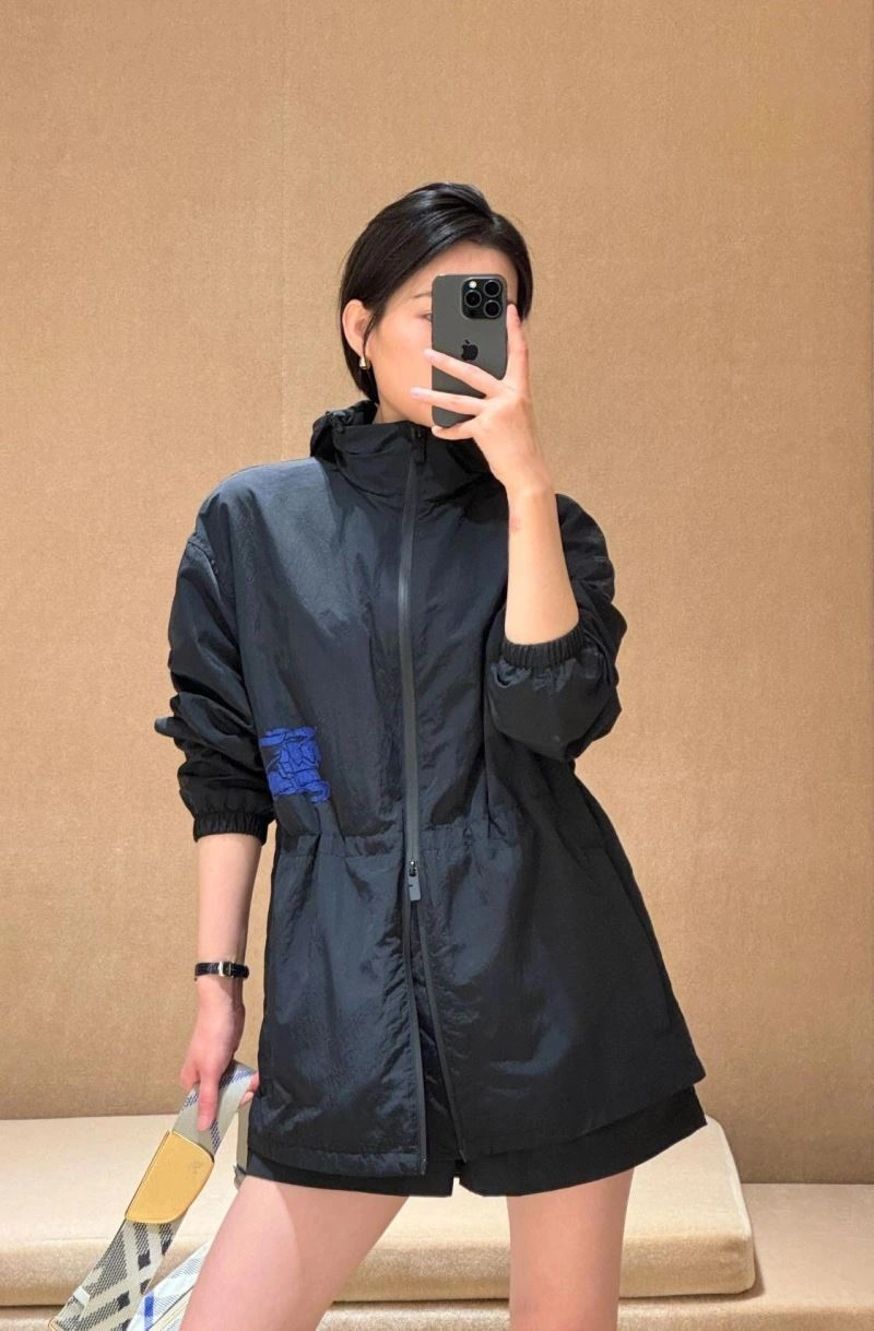 Low-cost Burberry Outwear