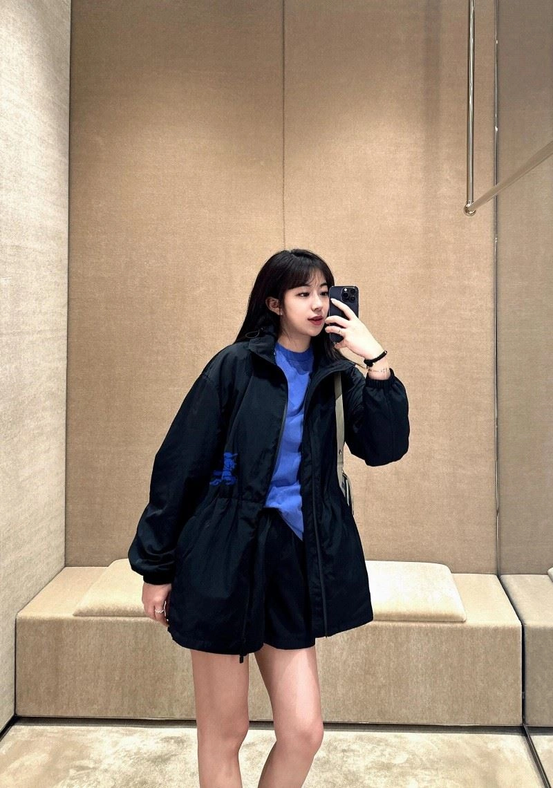 Low-cost Burberry Outwear