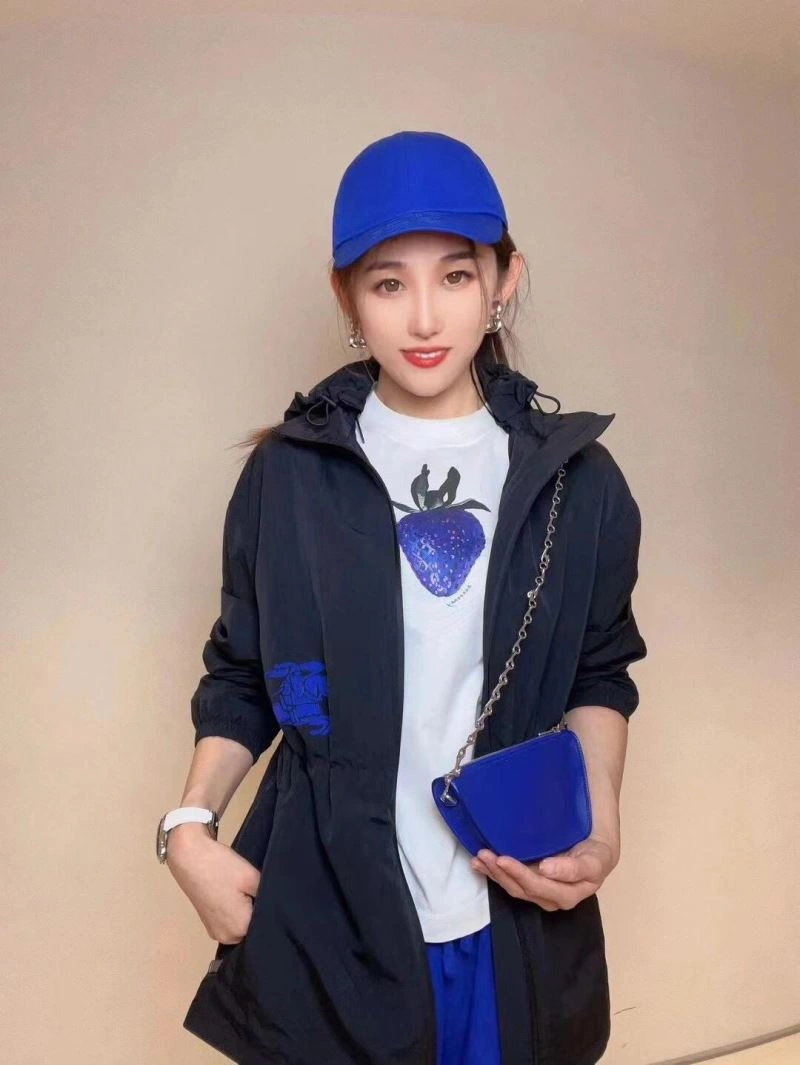 Low-cost Burberry Outwear