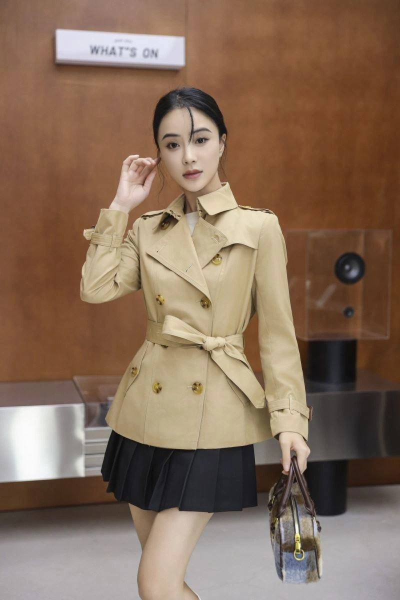 Low-cost Burberry Outwear