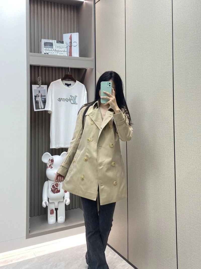 Low-cost Burberry Outwear