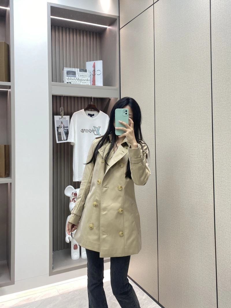 Low-cost Burberry Outwear