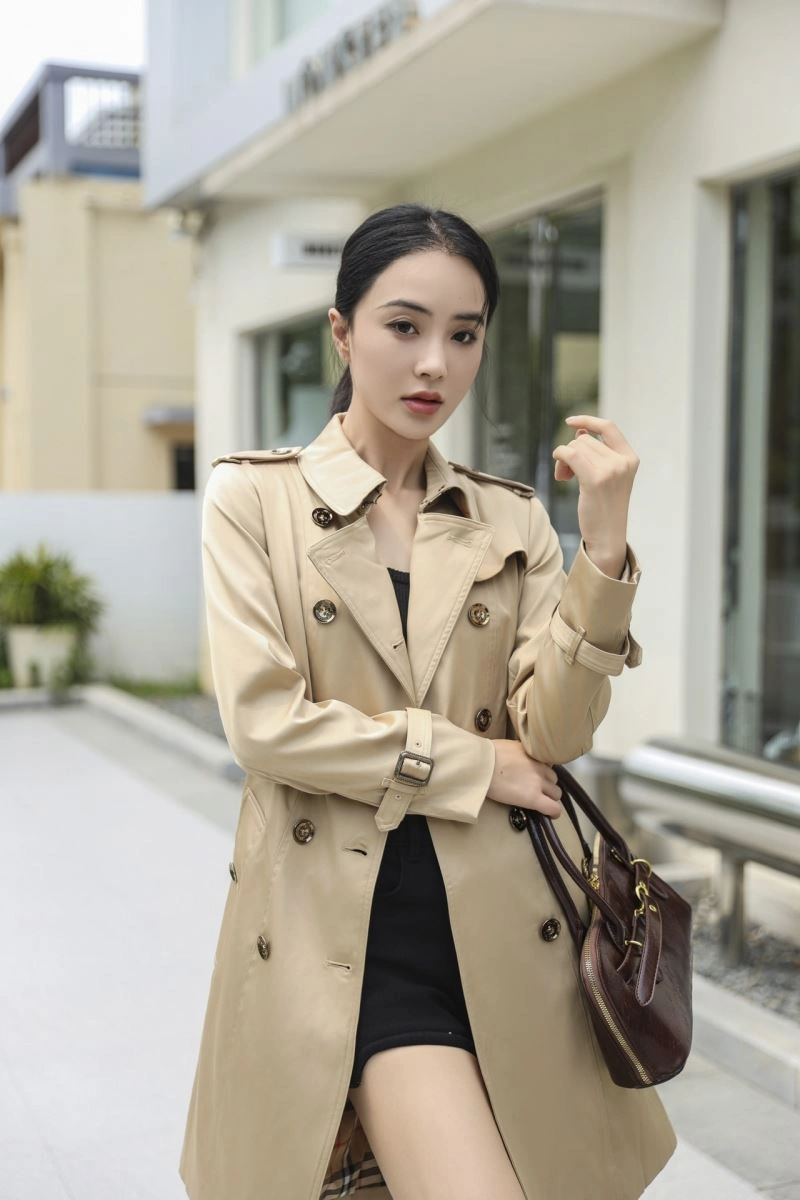 Bargain Burberry Outwear