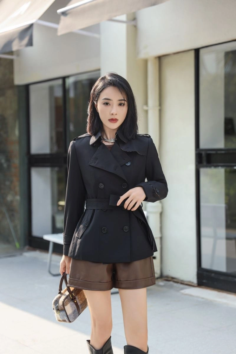 Bargain Burberry Outwear