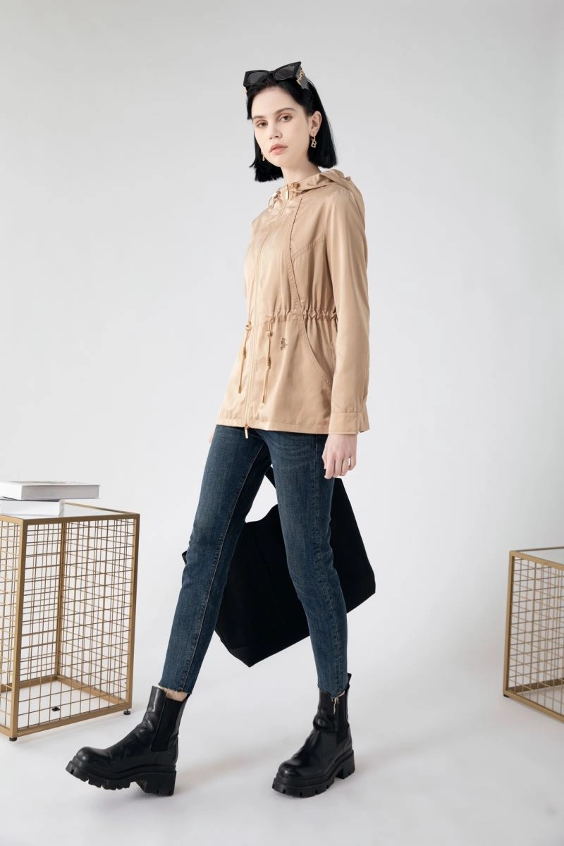 Low-cost Burberry Outwear