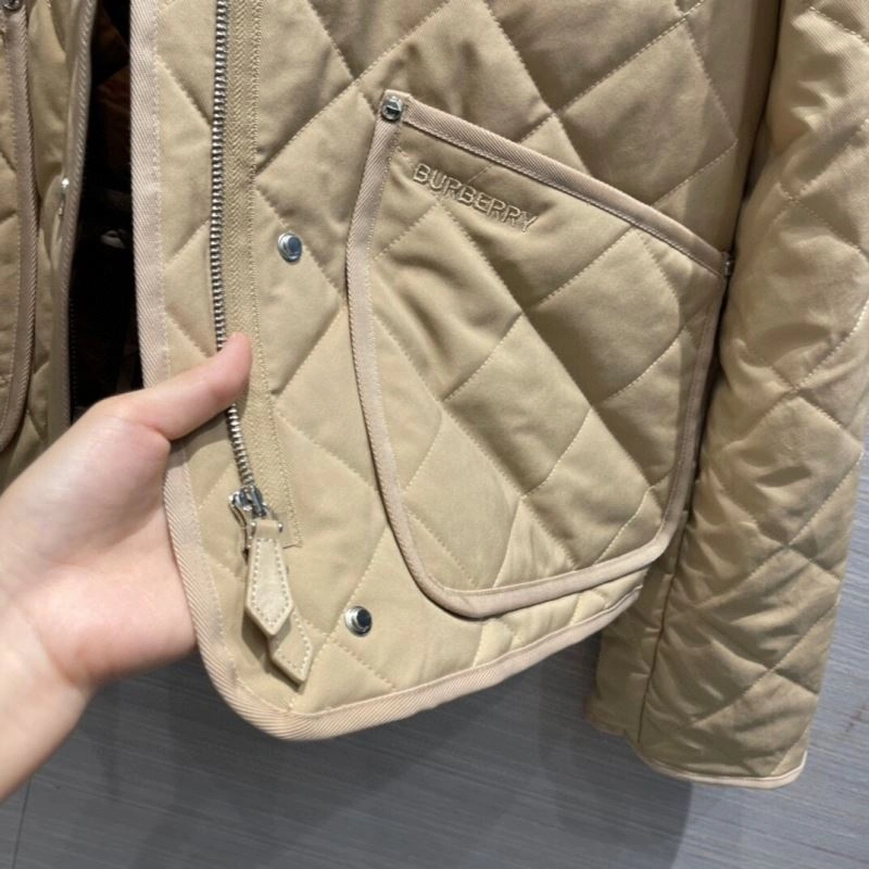Low-cost Burberry Outwear