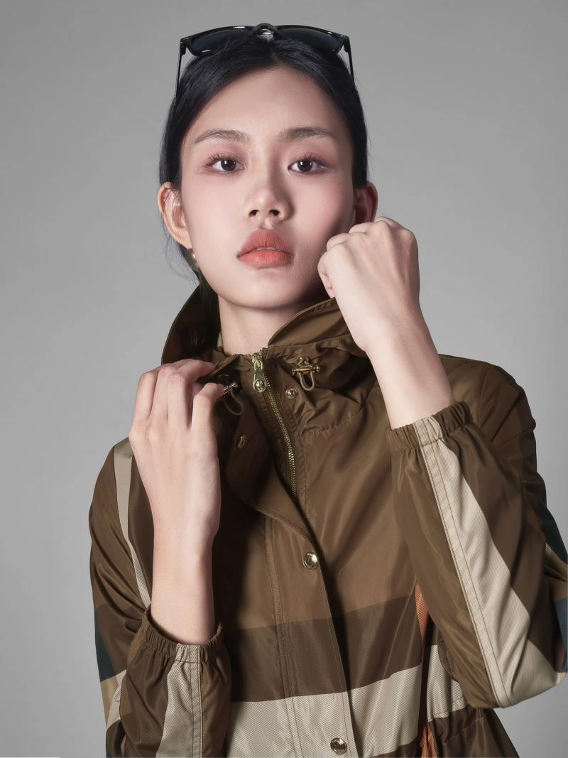Low-cost Burberry Outwear
