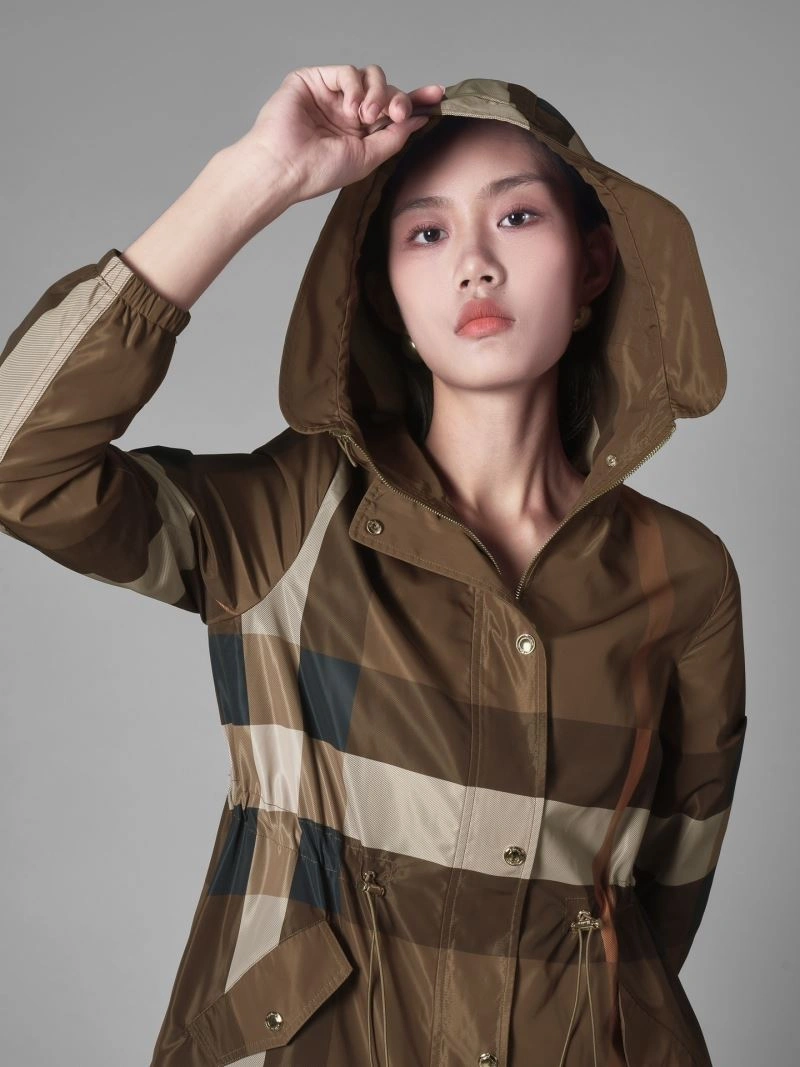 Low-cost Burberry Outwear