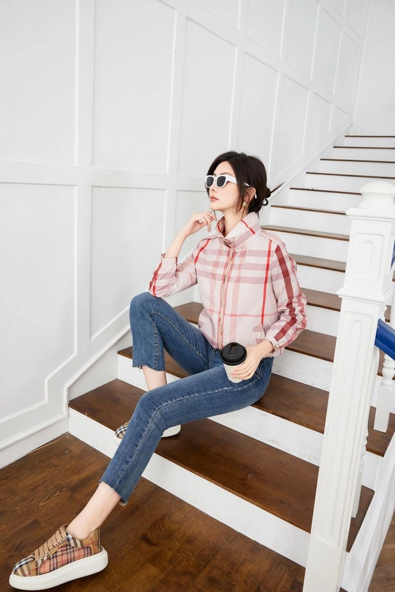 Economical Burberry Outwear