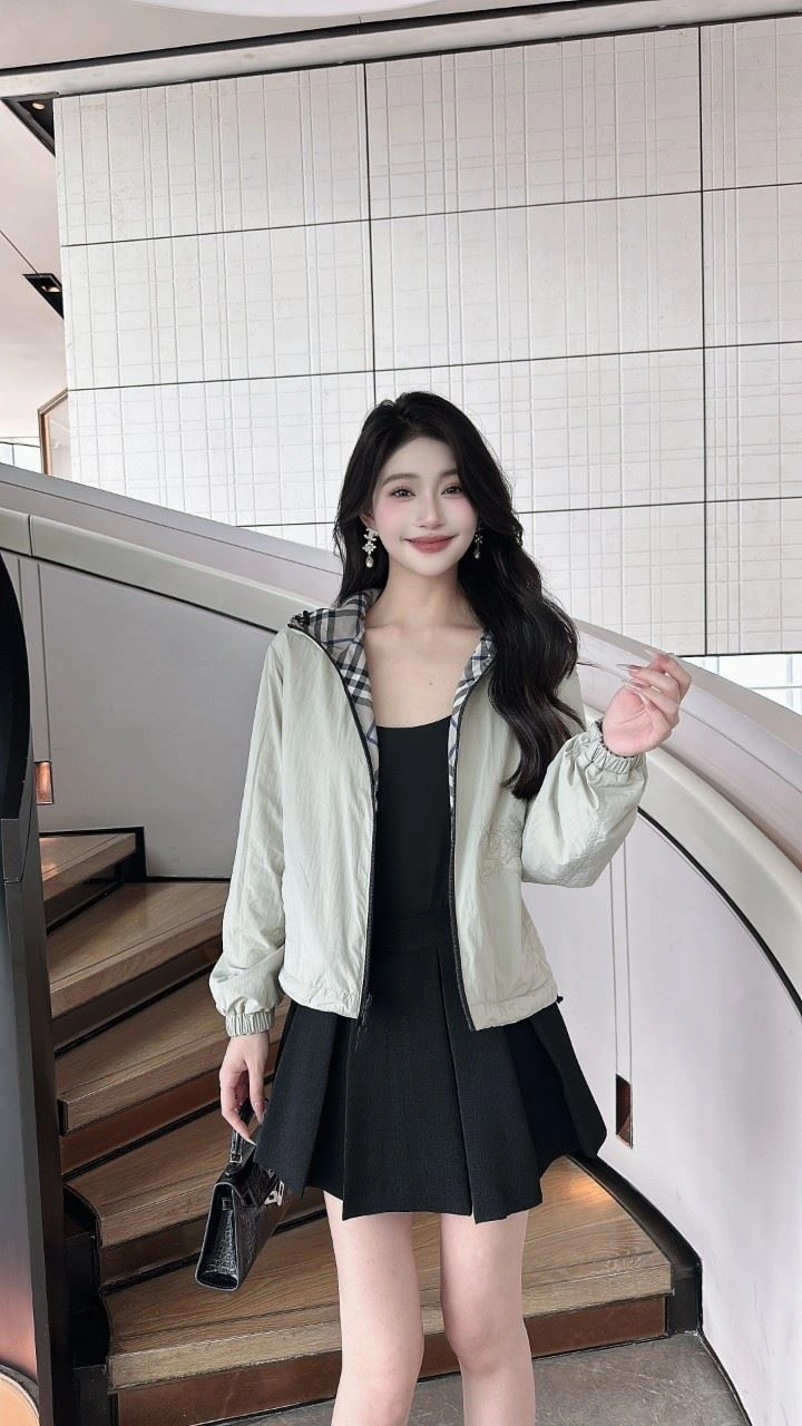 Brand-original Burberry Outwear