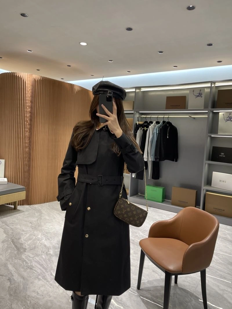 Bargain Burberry Outwear