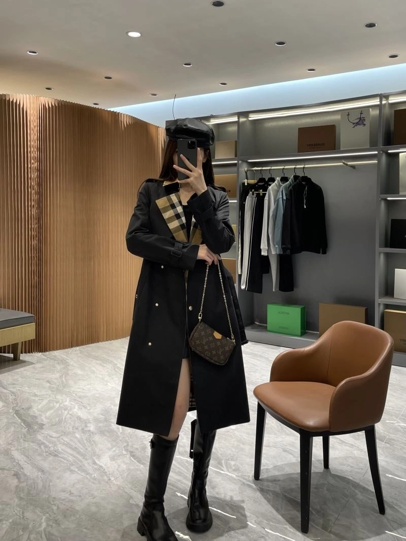 Bargain Burberry Outwear