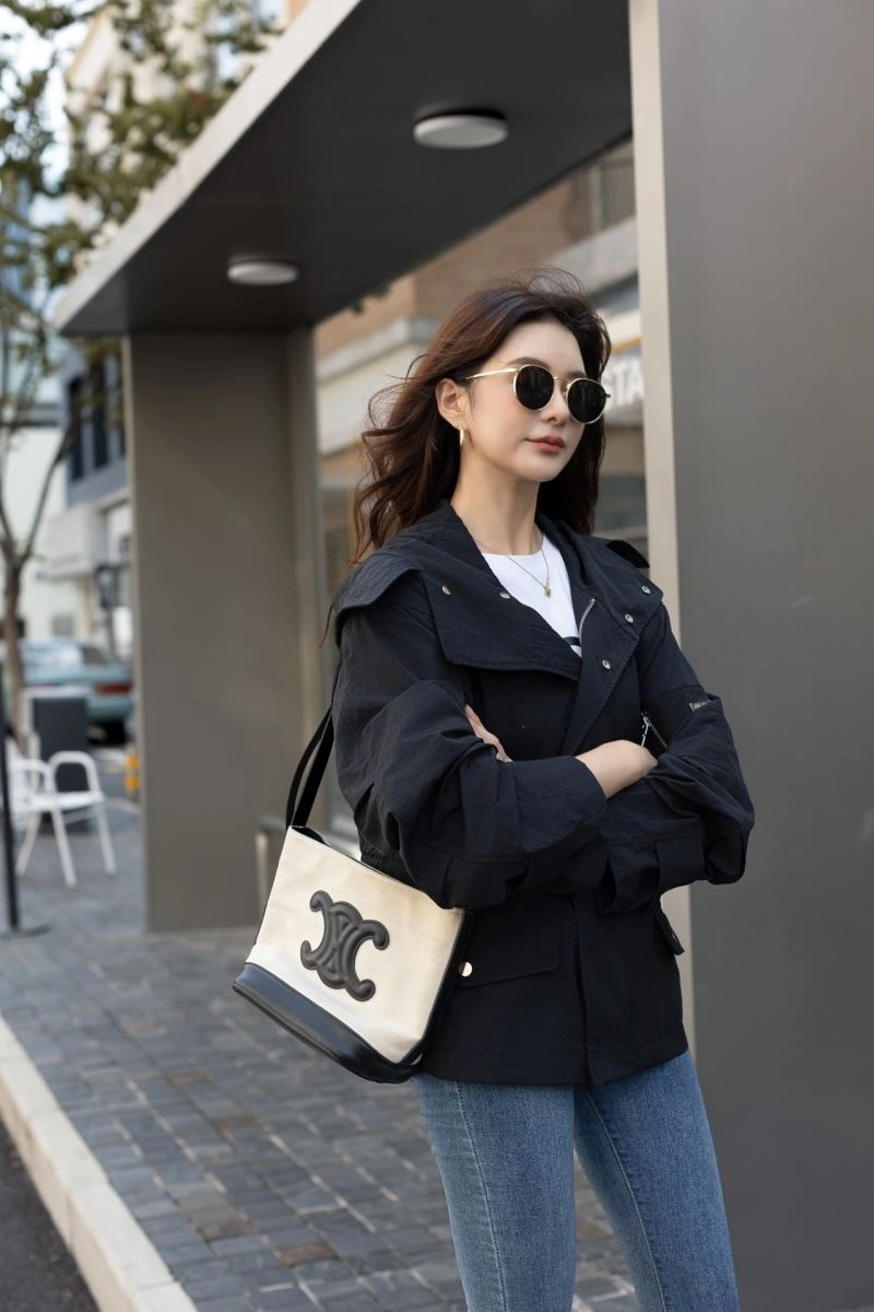 Bargain Burberry Outwear