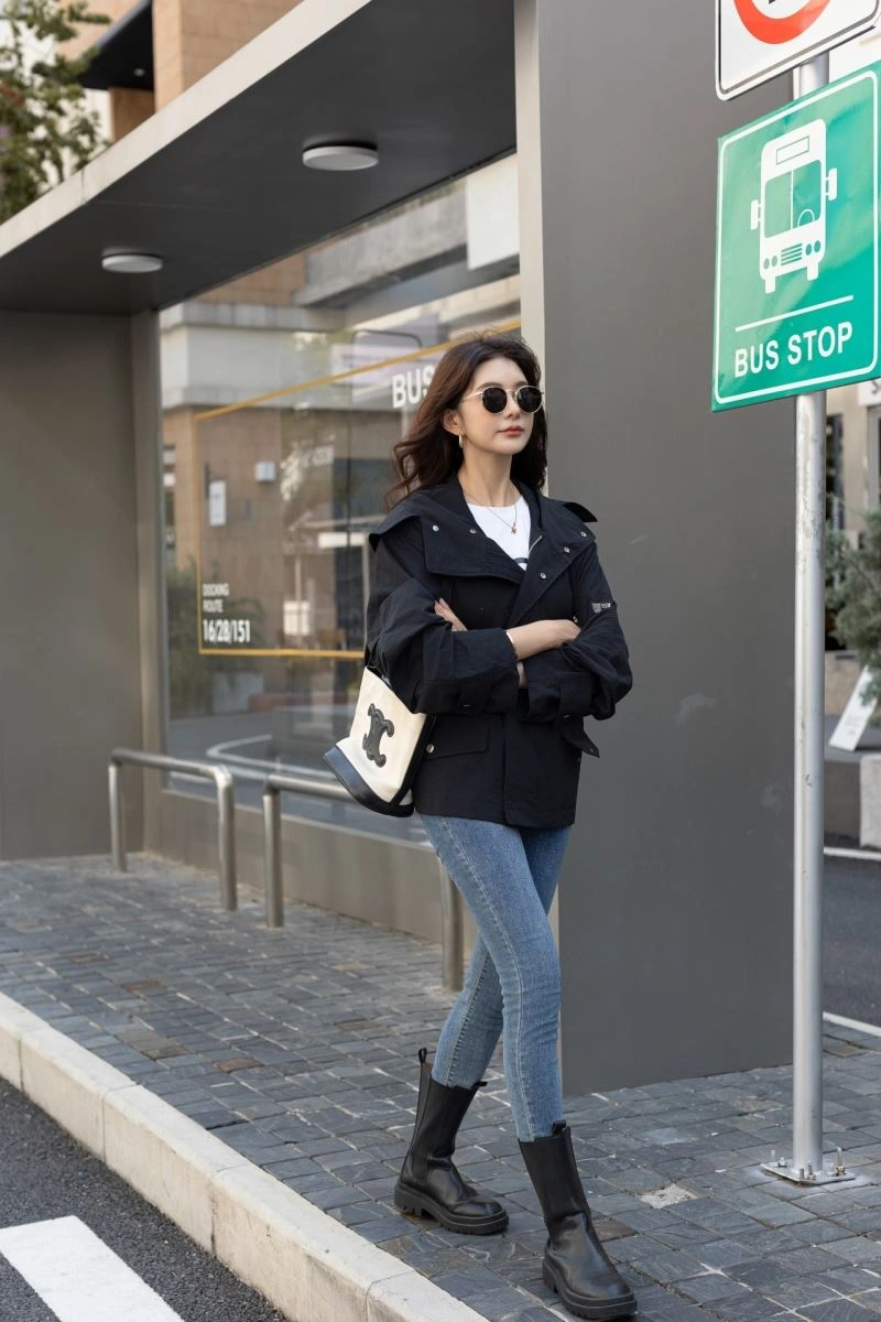 Bargain Burberry Outwear