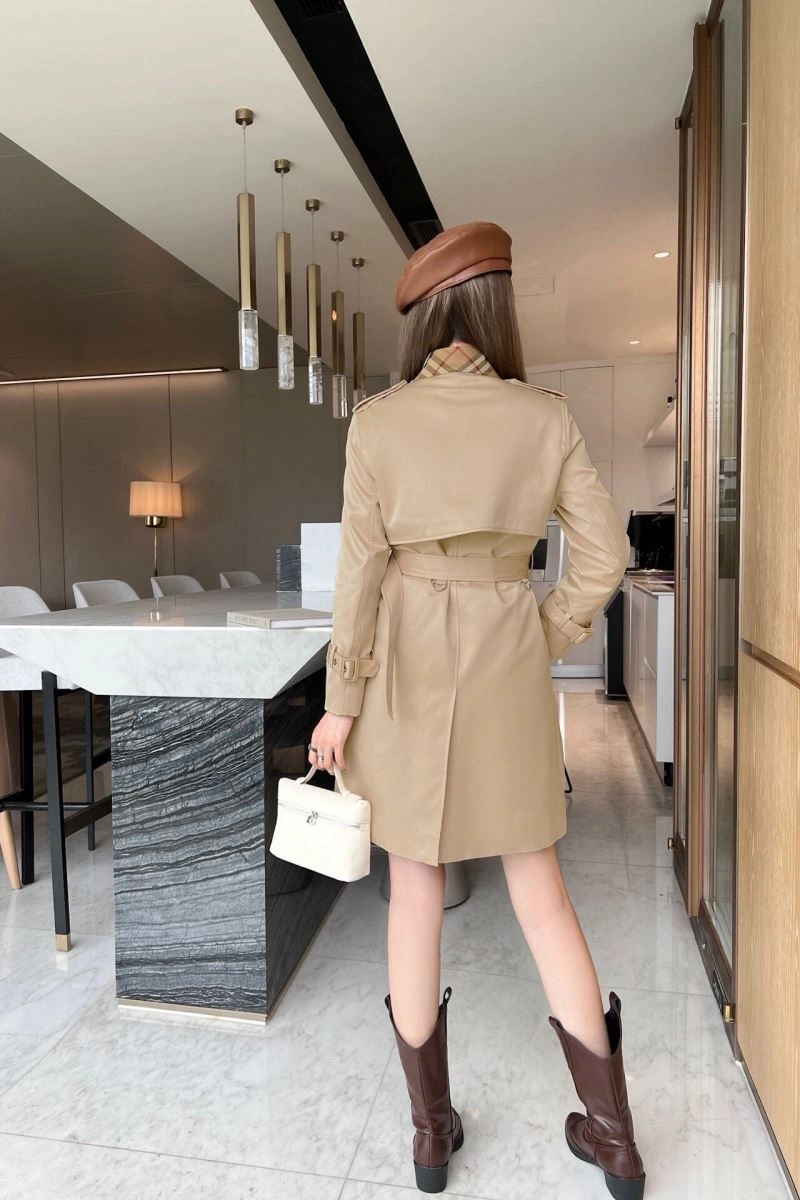 Accurate model Burberry Outwear