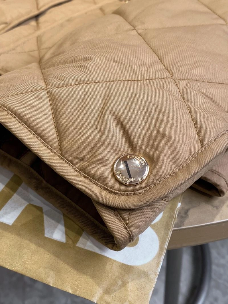 Low-cost Burberry Outwear
