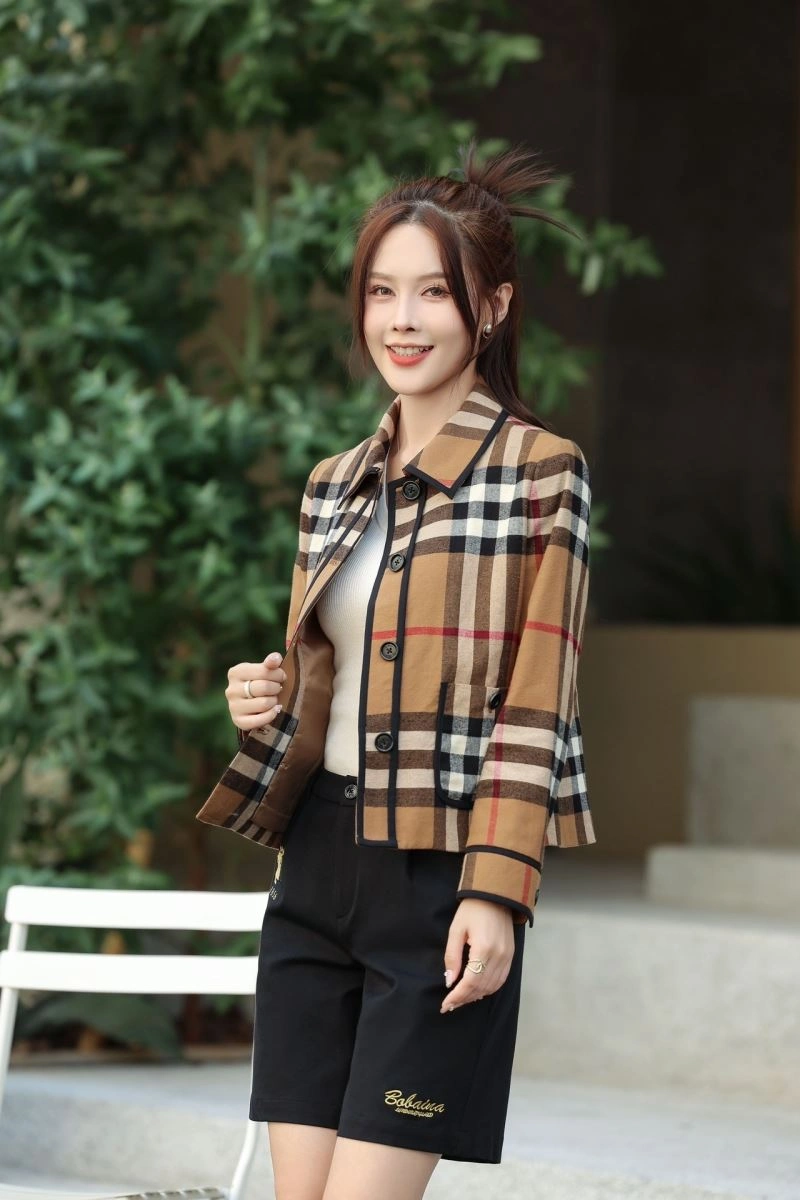 Bargain Burberry Outwear
