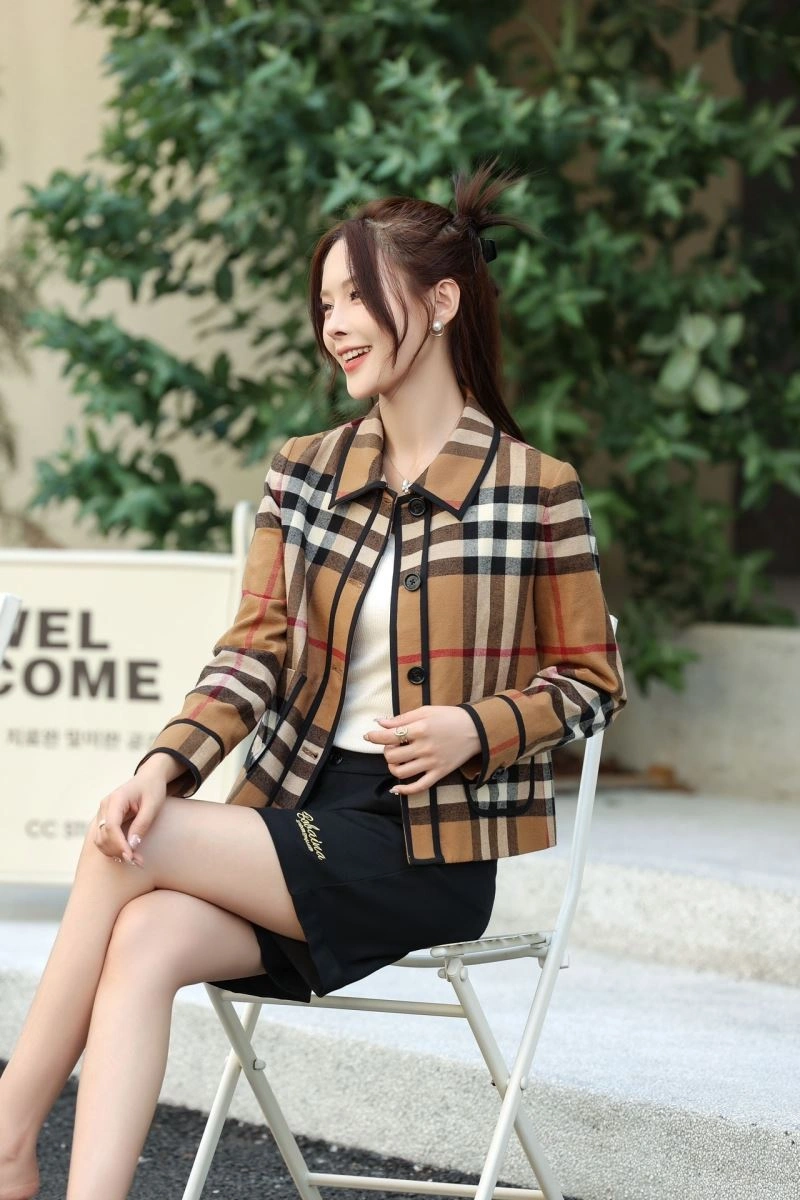 Bargain Burberry Outwear