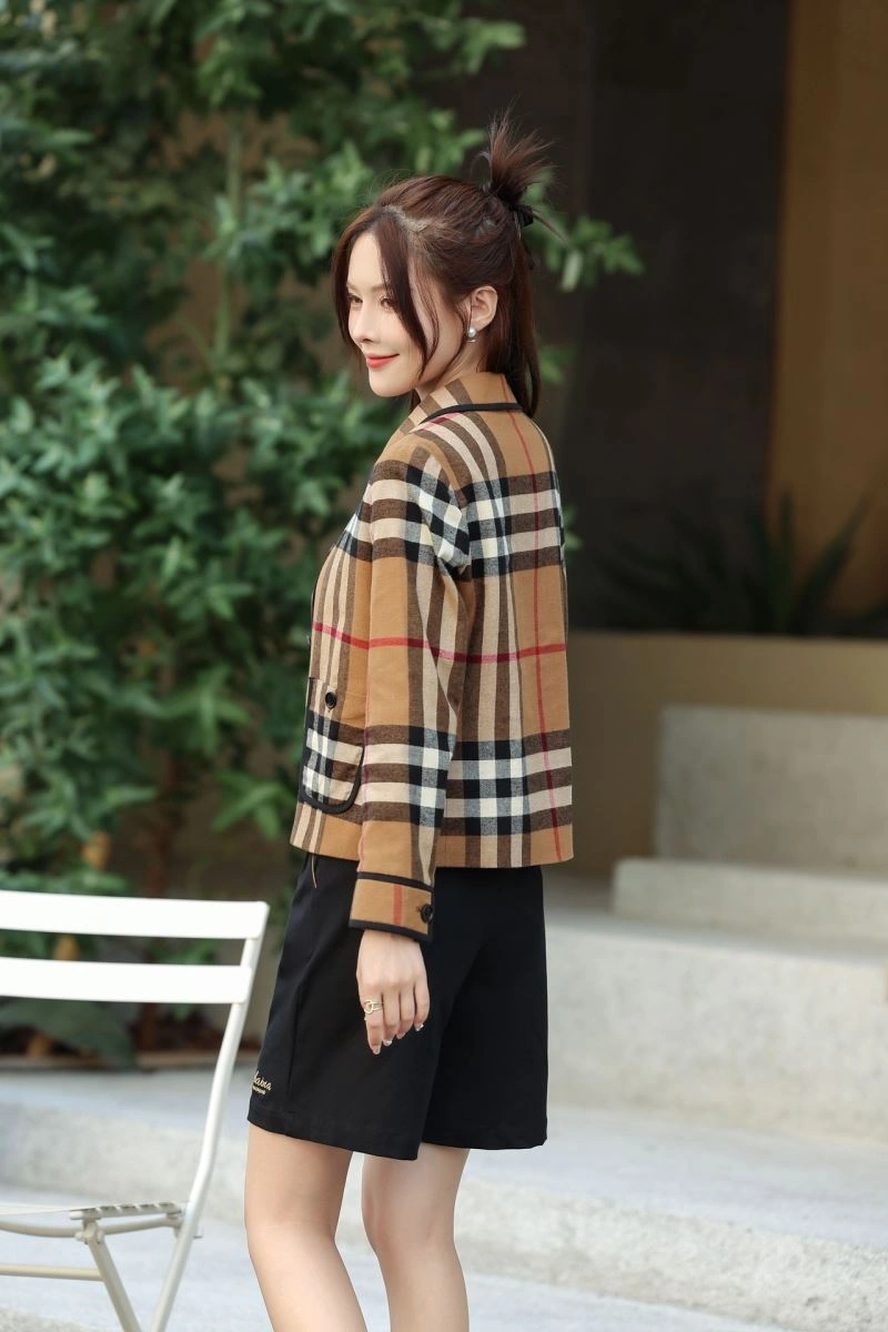 Bargain Burberry Outwear