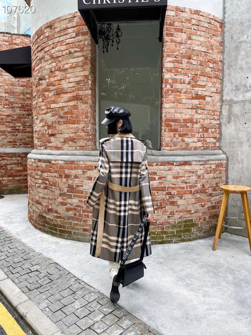 Low-cost Burberry Outwear