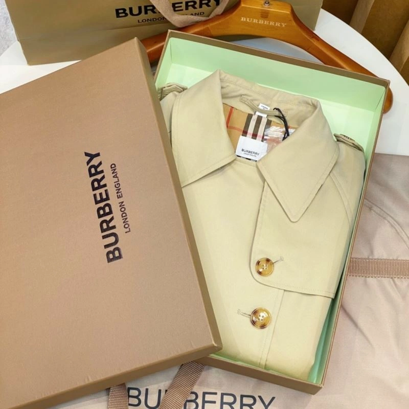 Low-cost Burberry Outwear