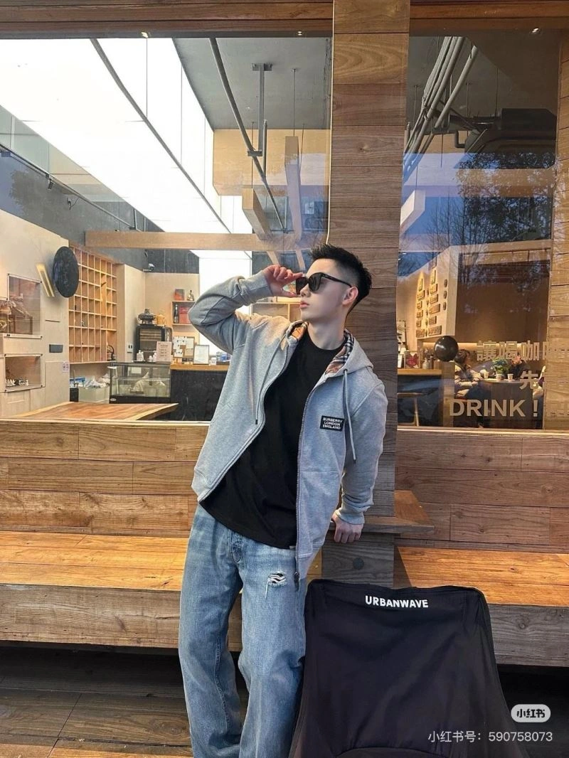 Low-cost Burberry Outwear