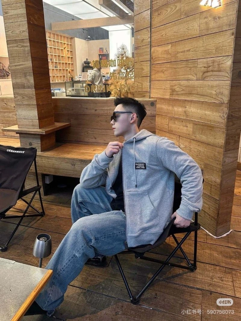 Low-cost Burberry Outwear