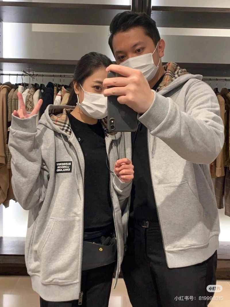 Low-cost Burberry Outwear