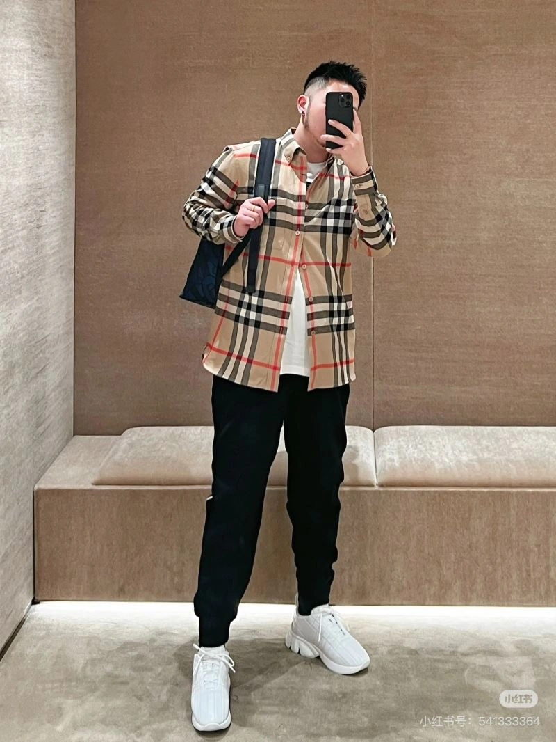 Bargain Burberry Outwear