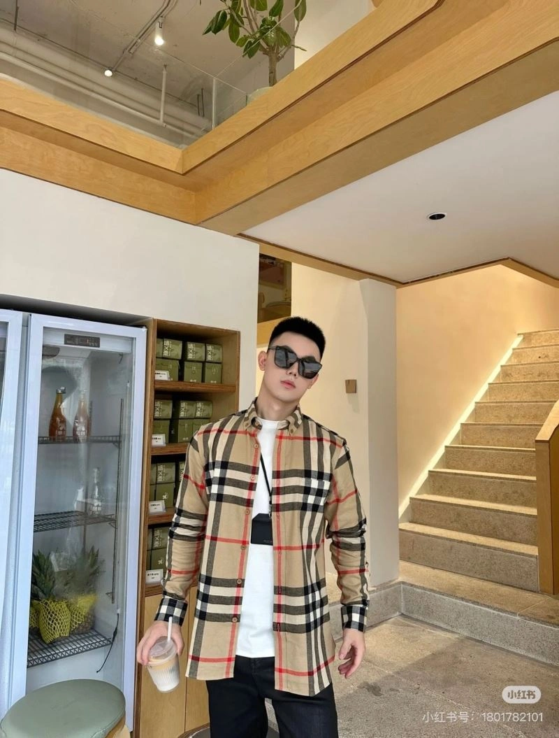Bargain Burberry Outwear