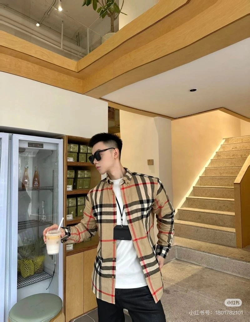Bargain Burberry Outwear